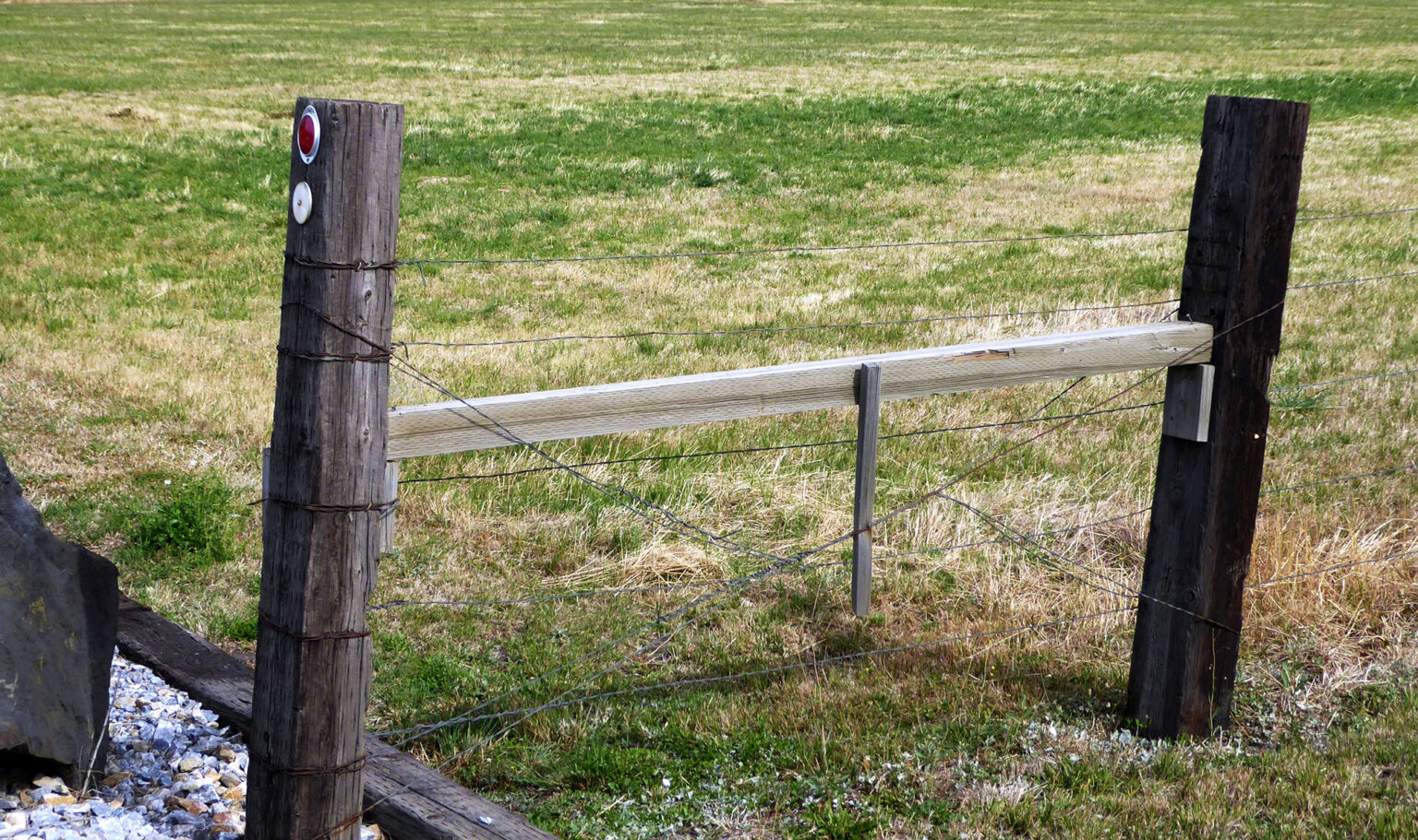 How to Install Barbed Wire Fence - Countryside